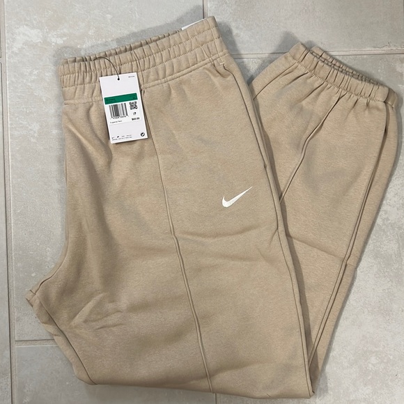 Nike | Pants & Jumpsuits | Nwt Nike Sportswear Essentials Collection ...